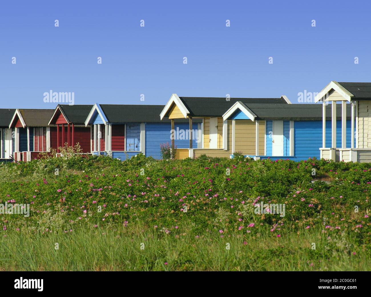 Colorful beach huts on beach hi-res stock photography and images - Alamy