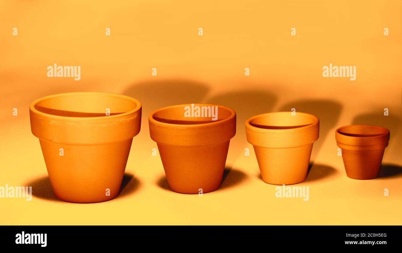 Empty plant pots hi-res stock photography and images - Alamy