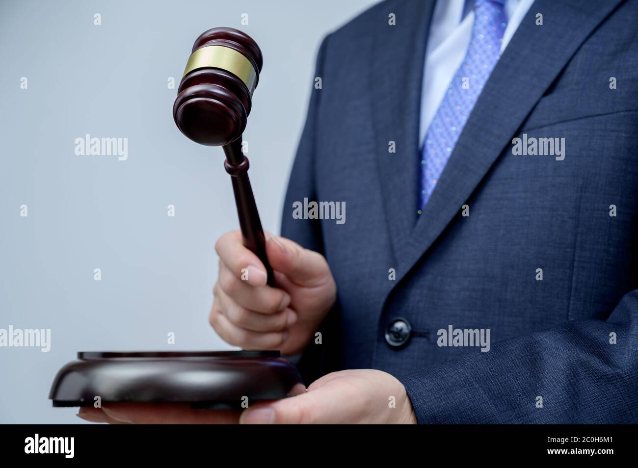 Court gavel hand hi-res stock photography and images - Alamy