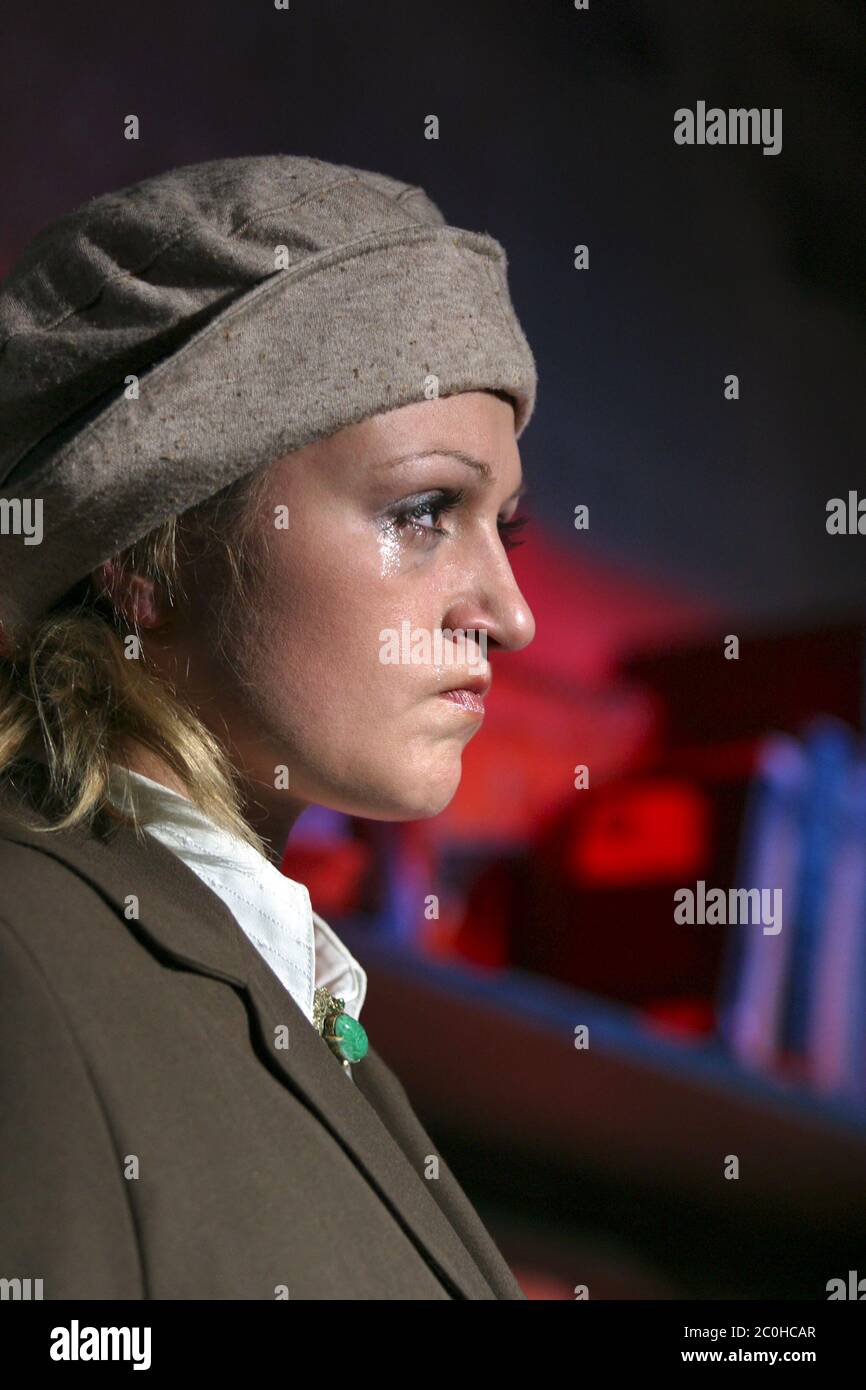 Actress crying hi-res stock photography and images - Alamy