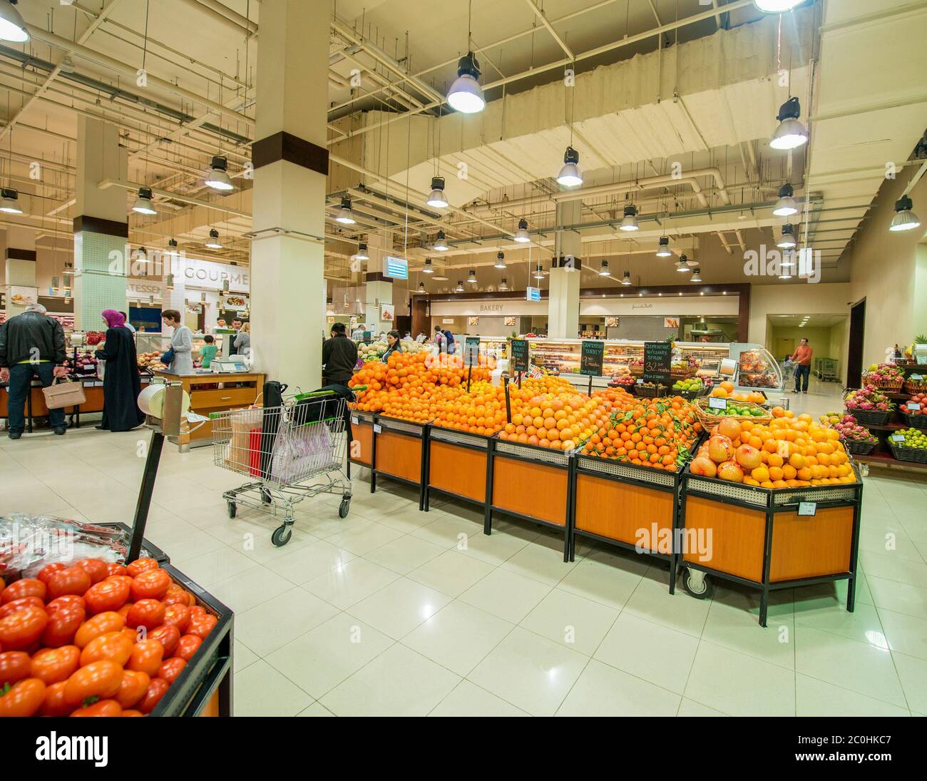 United arab emirates dubai fruits hi-res stock photography and images ...