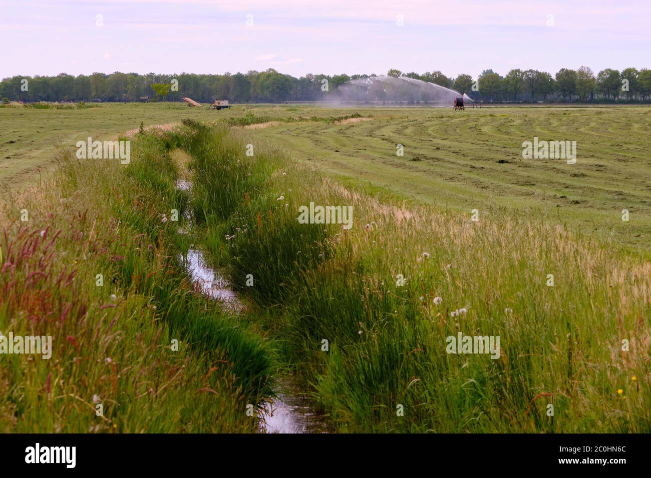 Industrial farm fields irrigation hi-res stock photography and images ...