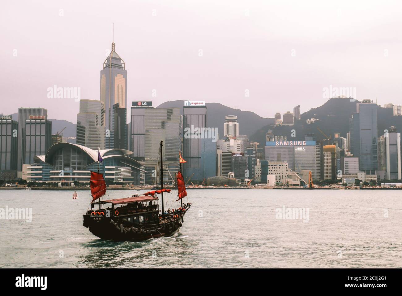 Traditional Chinese Junk boat in the Victoria Harbour in Hong Kong ...