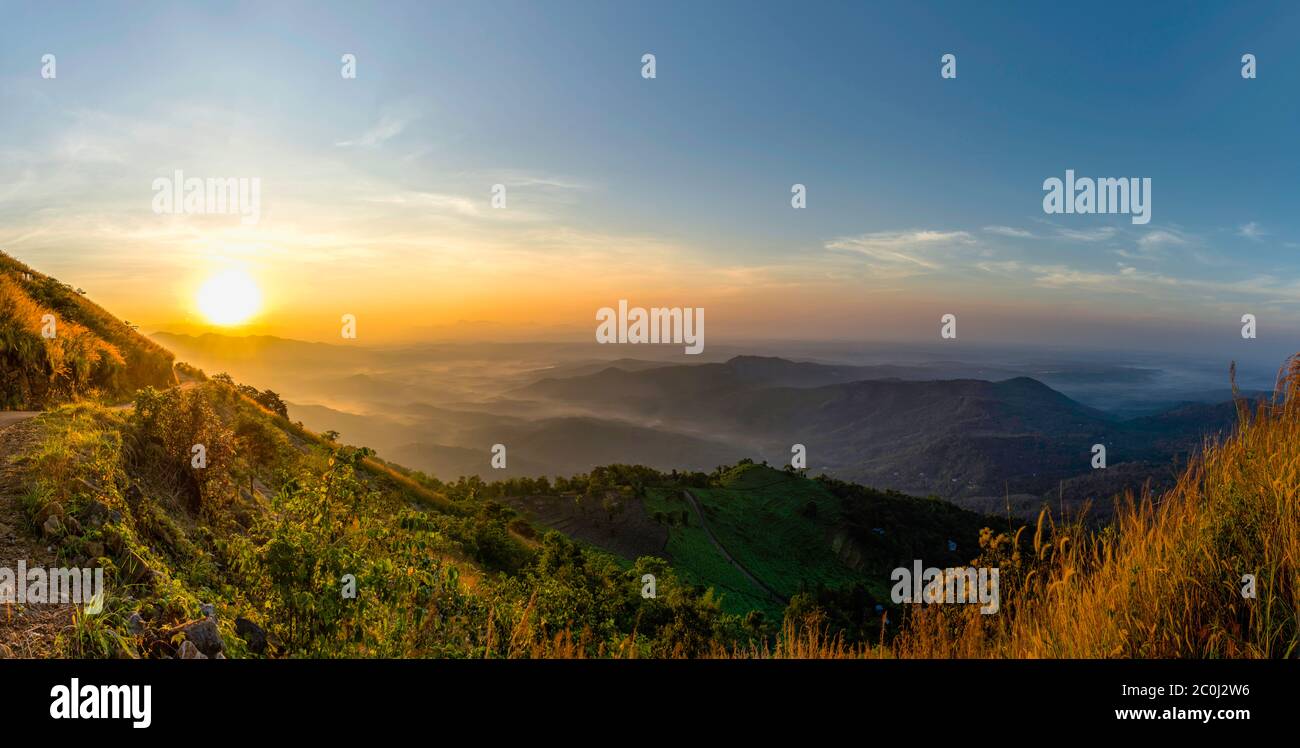 Amazing morning sunrise landscape view from Kerala Palakkayam Thattu ...