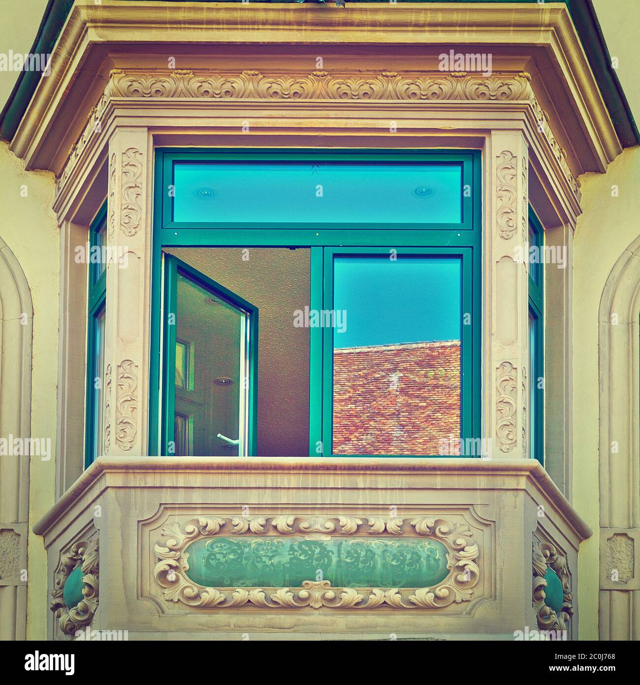 Medieval bay window hi-res stock photography and images - Alamy