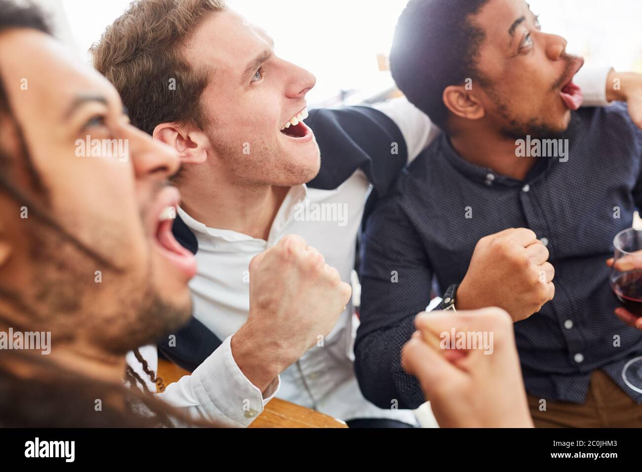 Spectators sports pub hi-res stock photography and images - Alamy