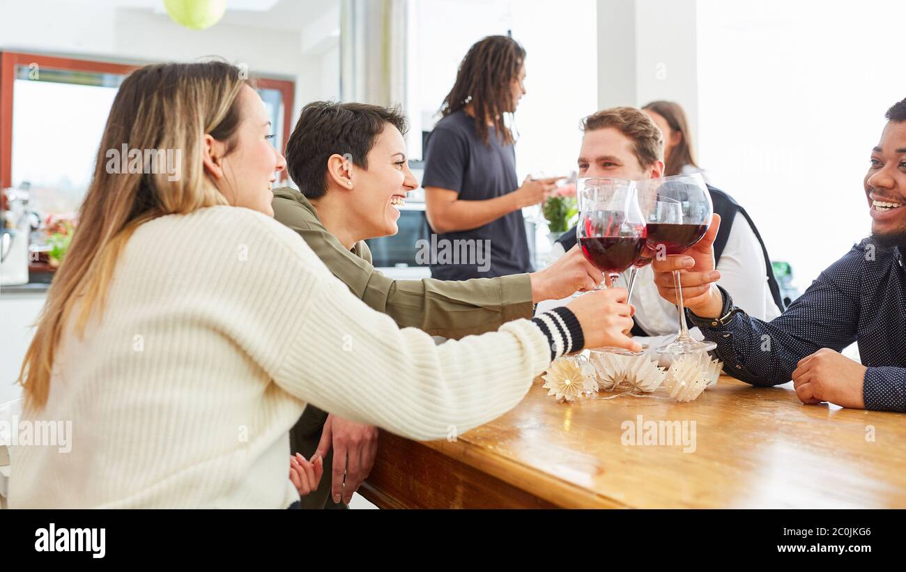 Students drinking alcohol hi-res stock photography and images - Alamy