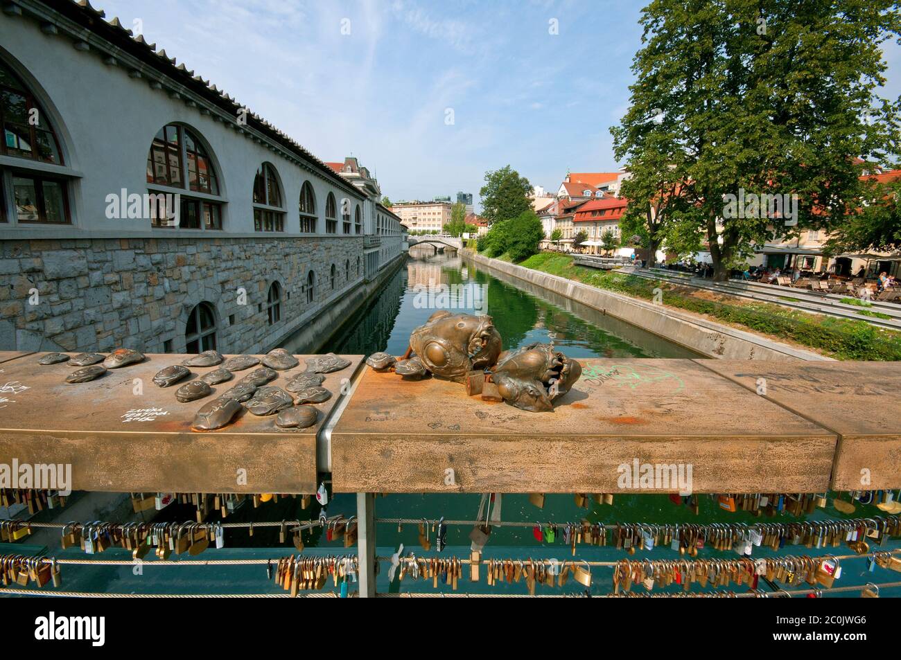 Butcher's Bridge with love padlocks and bronze sculptures by Jakov ...