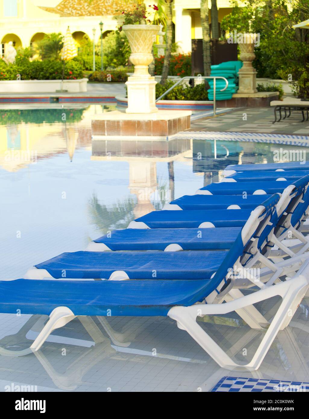 Deck chair sea near palm hi-res stock photography and images - Alamy