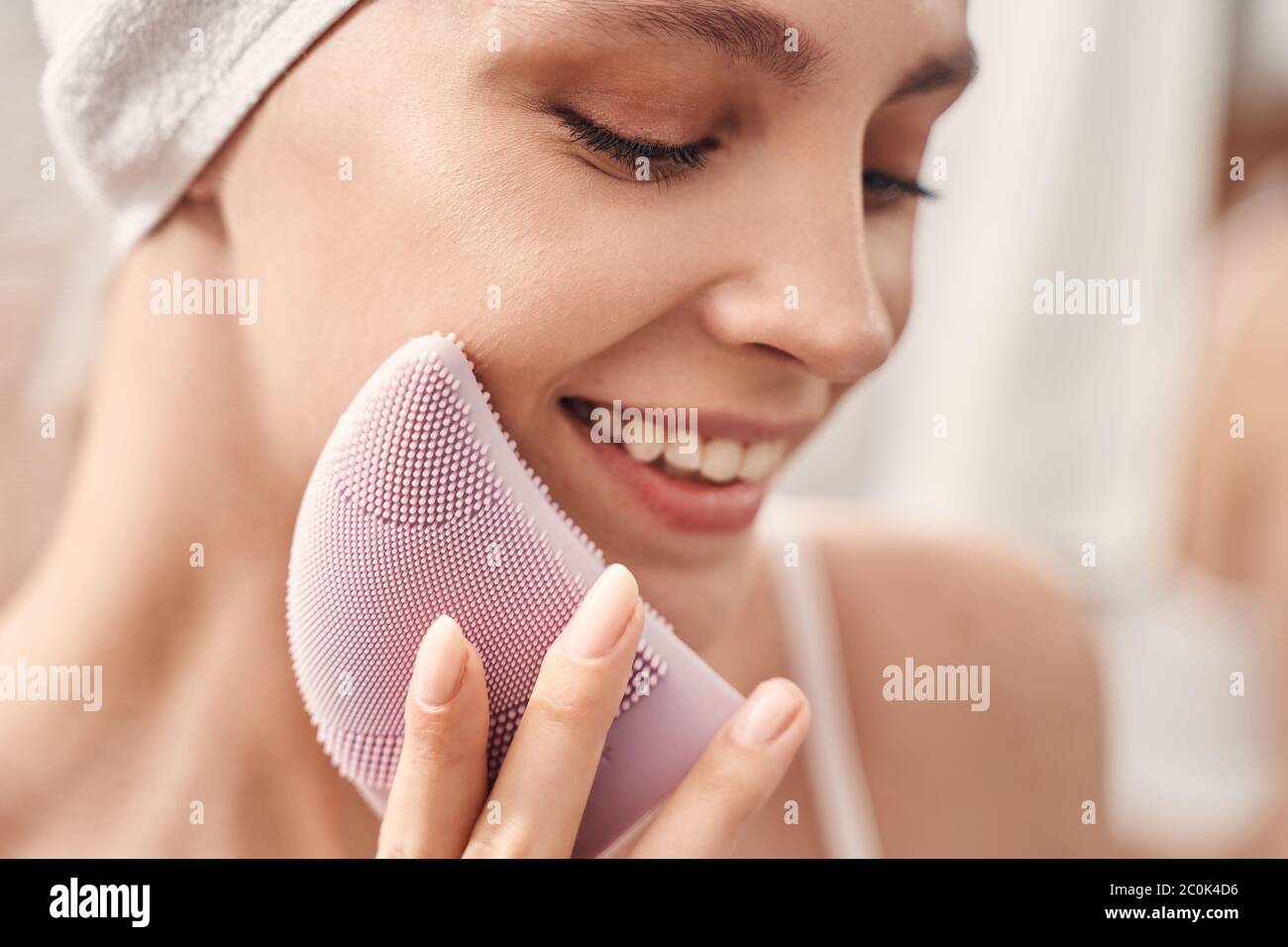 Skin cleansing hi-res stock photography and images - Alamy