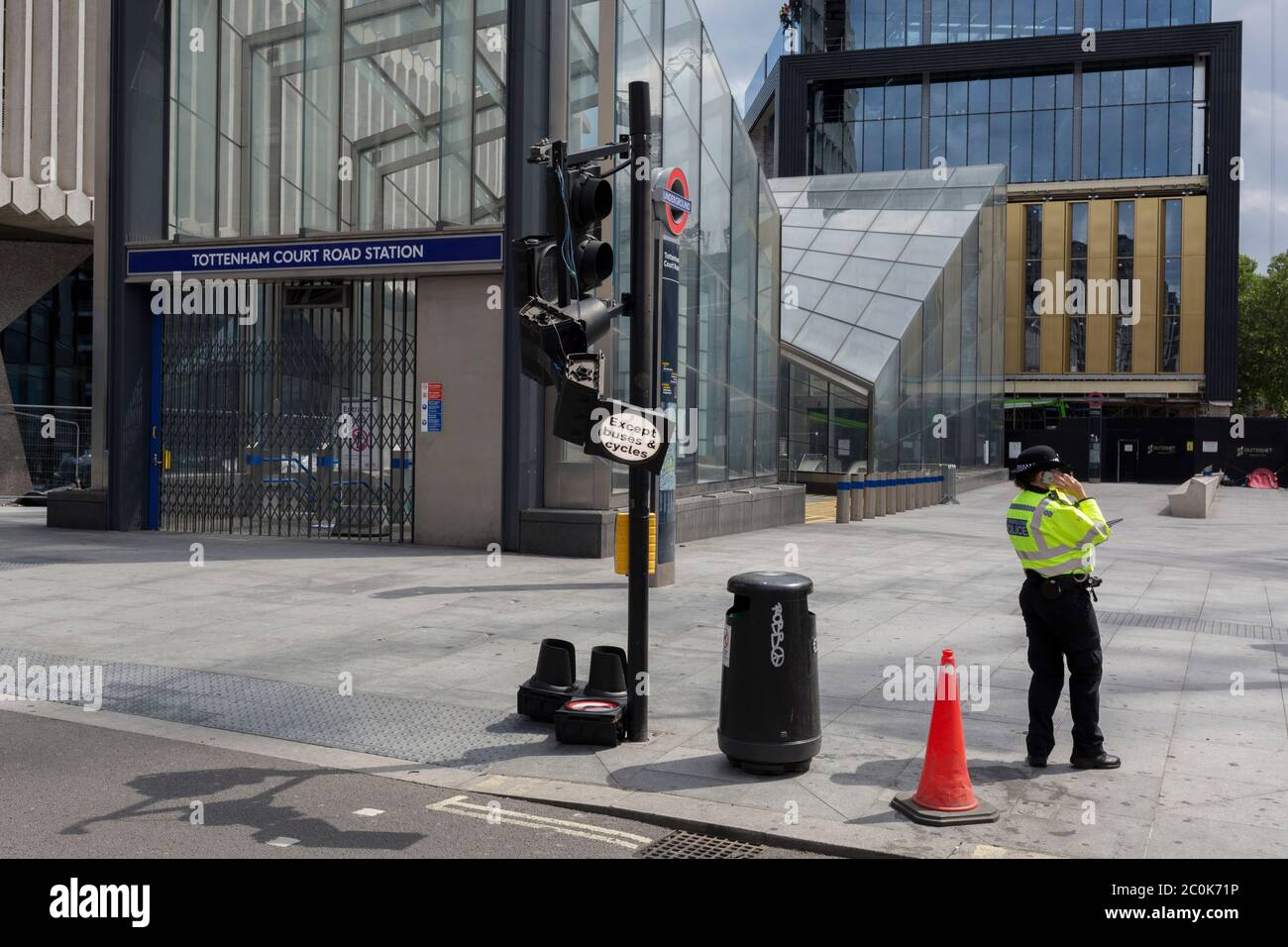 Metropolitan Police Radio High Resolution Stock Photography and Images ...
