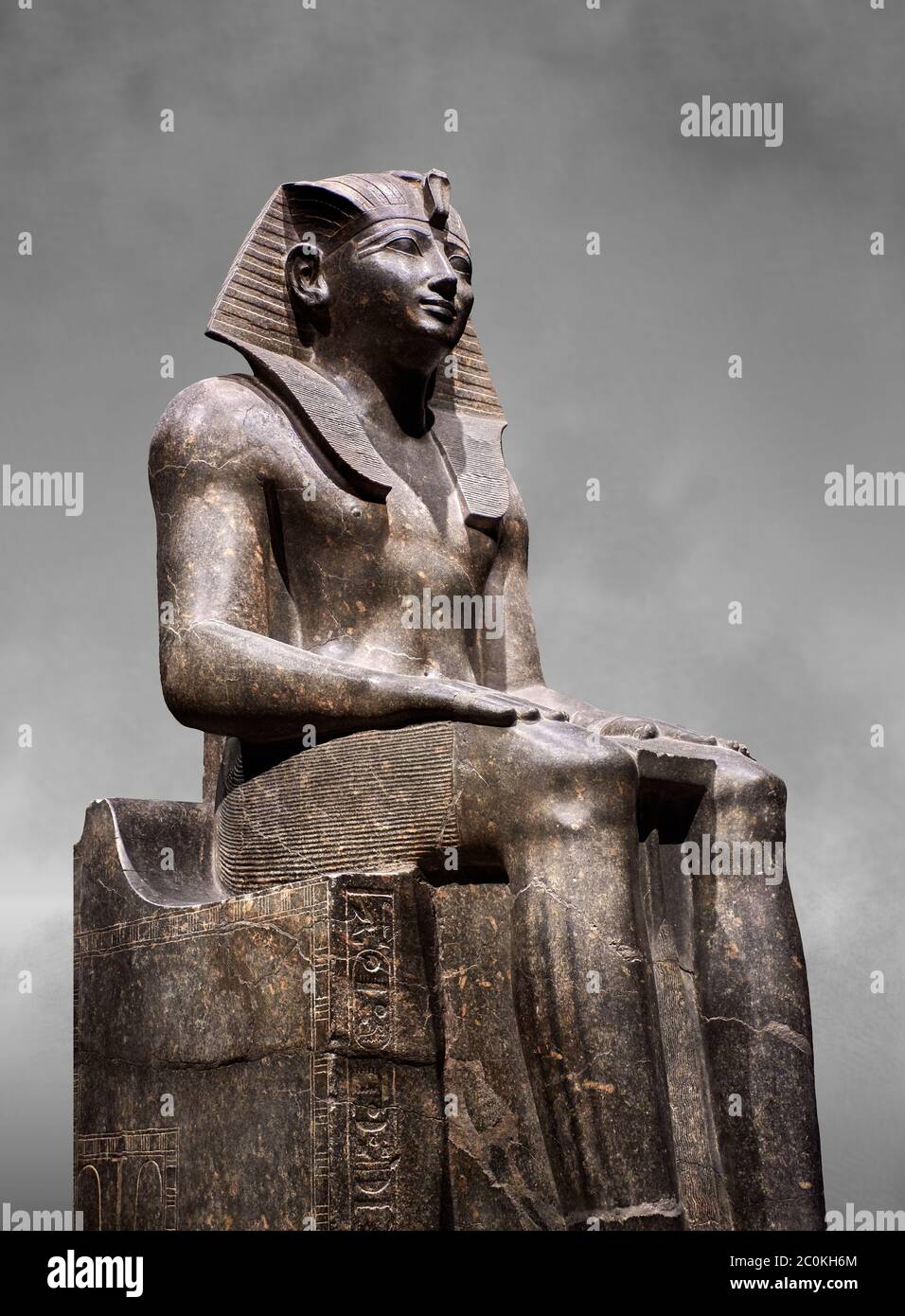 Ancient Egyptian statue of Tuthmosis II, granodorite, New Kingdom, 18th ...