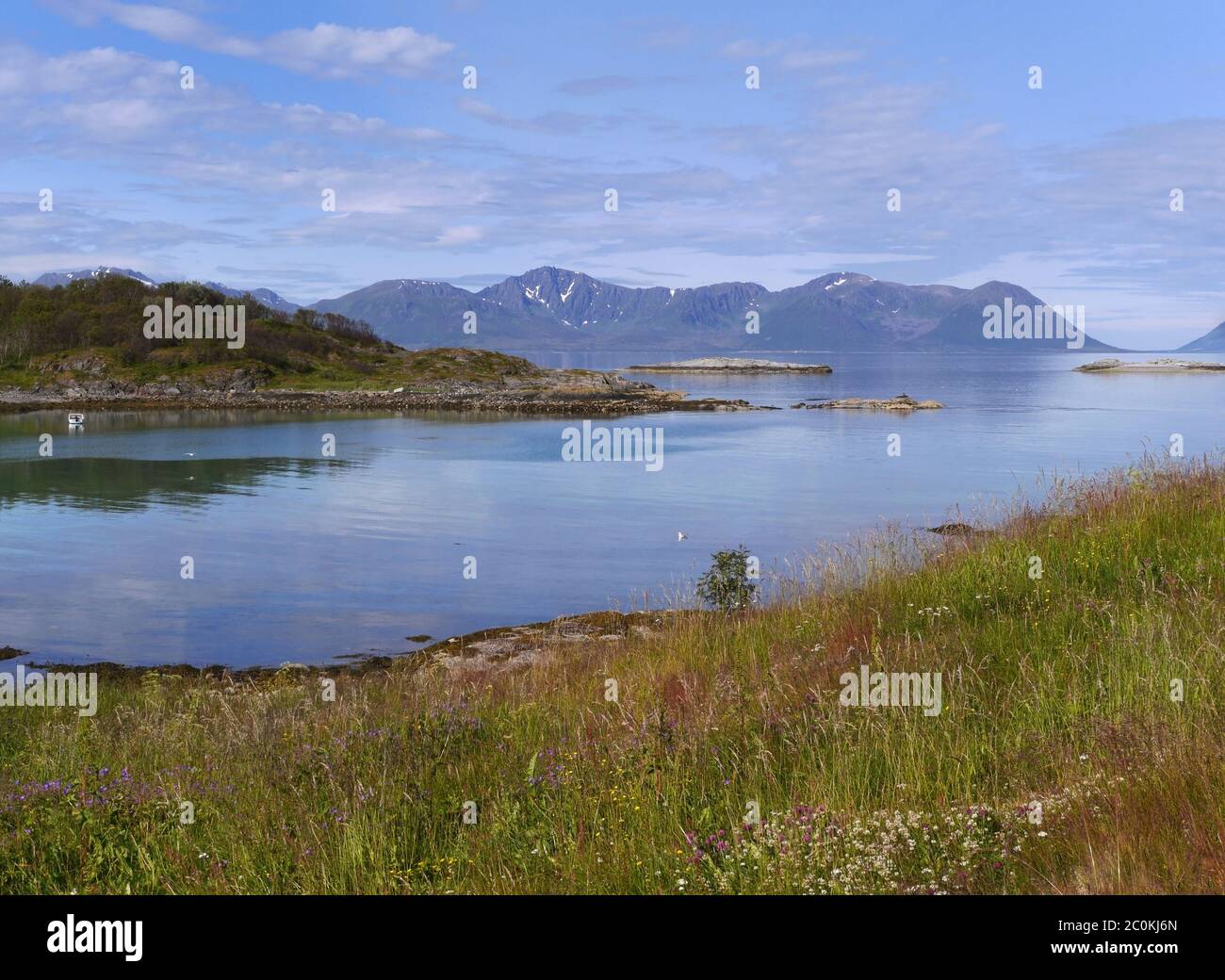 Norway coastal rocks and mountains hi-res stock photography and images ...