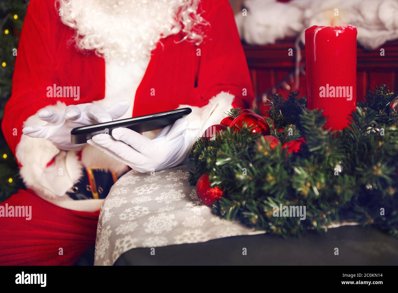 Santa computer hi-res stock photography and images - Alamy