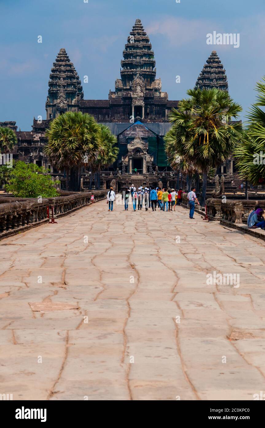 Path to Angkor Wat with people Stock Photo - Alamy