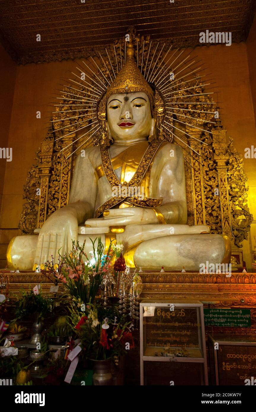Sitting temple hi-res stock photography and images - Alamy