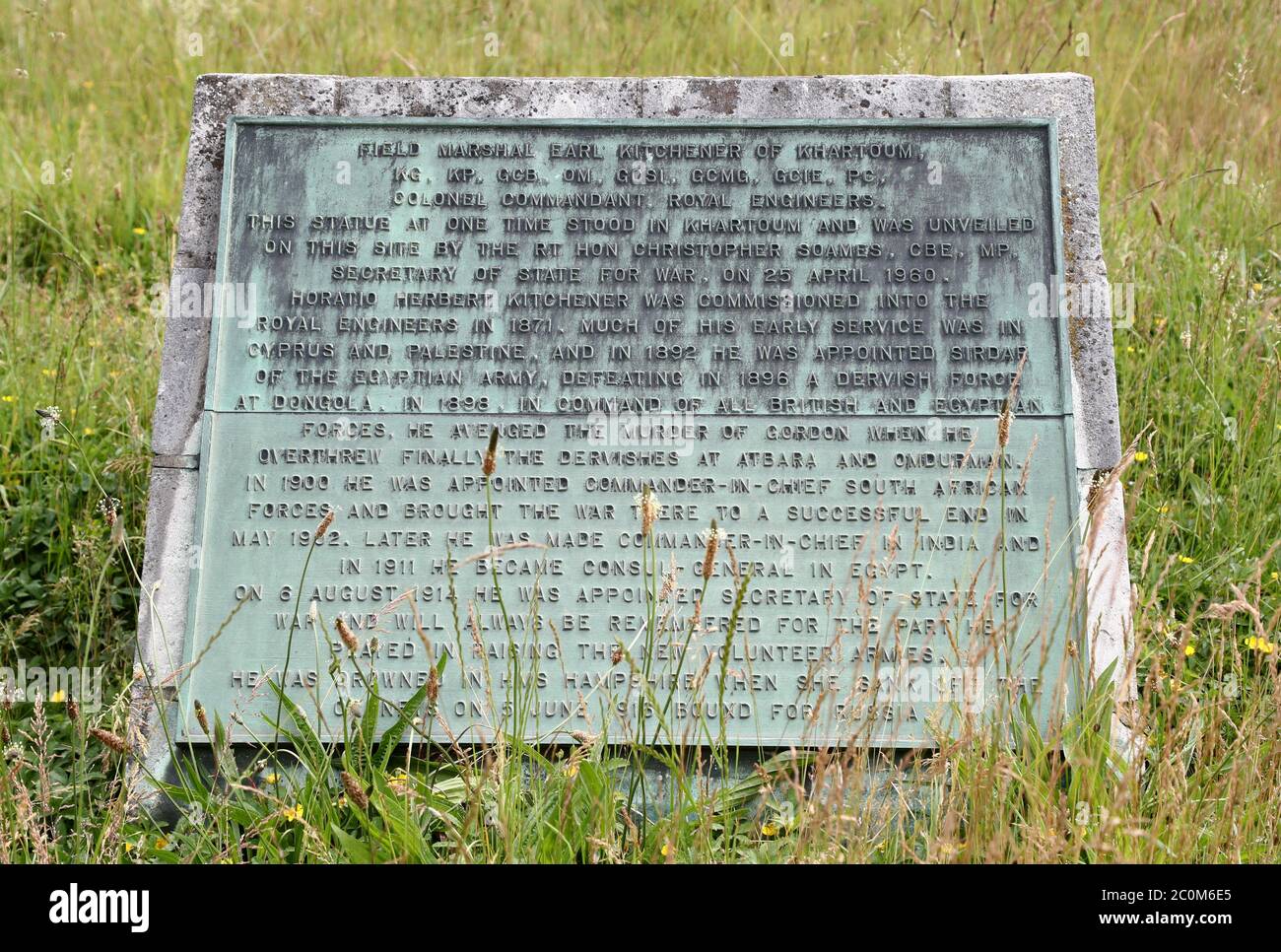 Statue of lord kitchener hi-res stock photography and images - Alamy