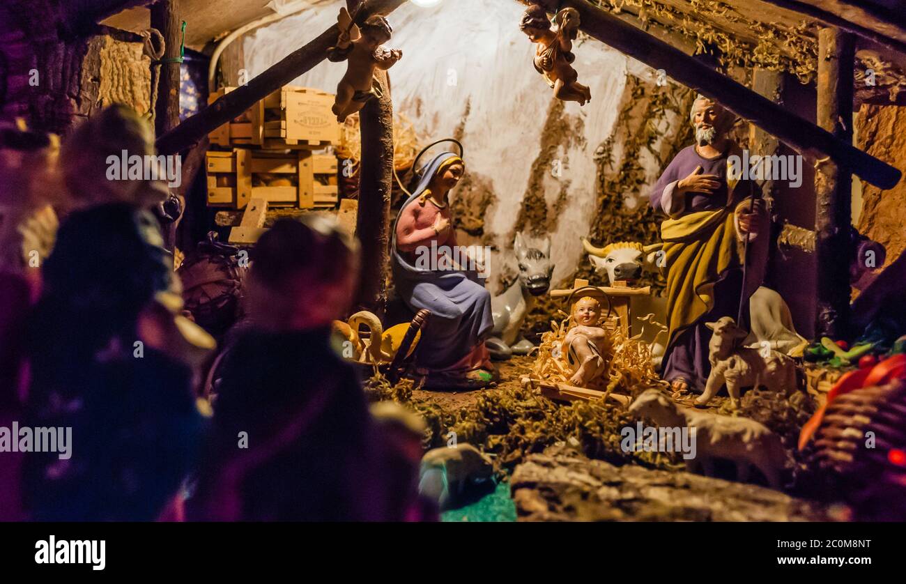 Birth of jesus manger hi-res stock photography and images - Alamy