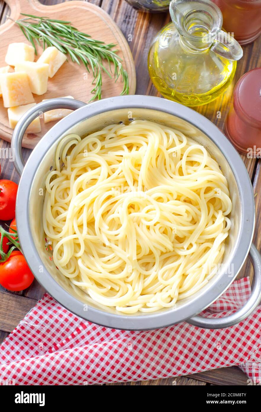 Raw spaghetty hi-res stock photography and images - Alamy