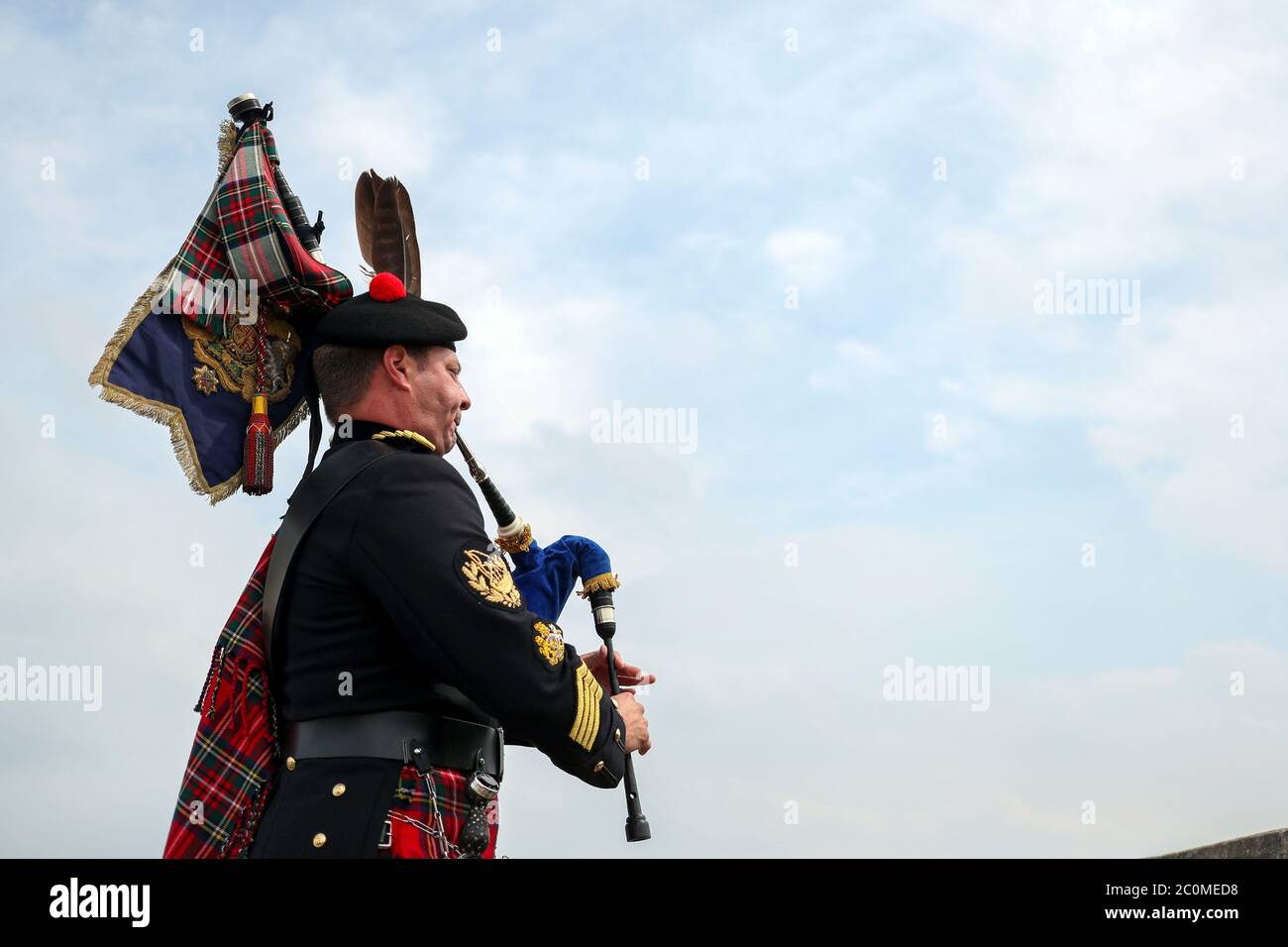 Her Majesty The Queen's Piper, Pipe Major Richard Grisdale, of The ...