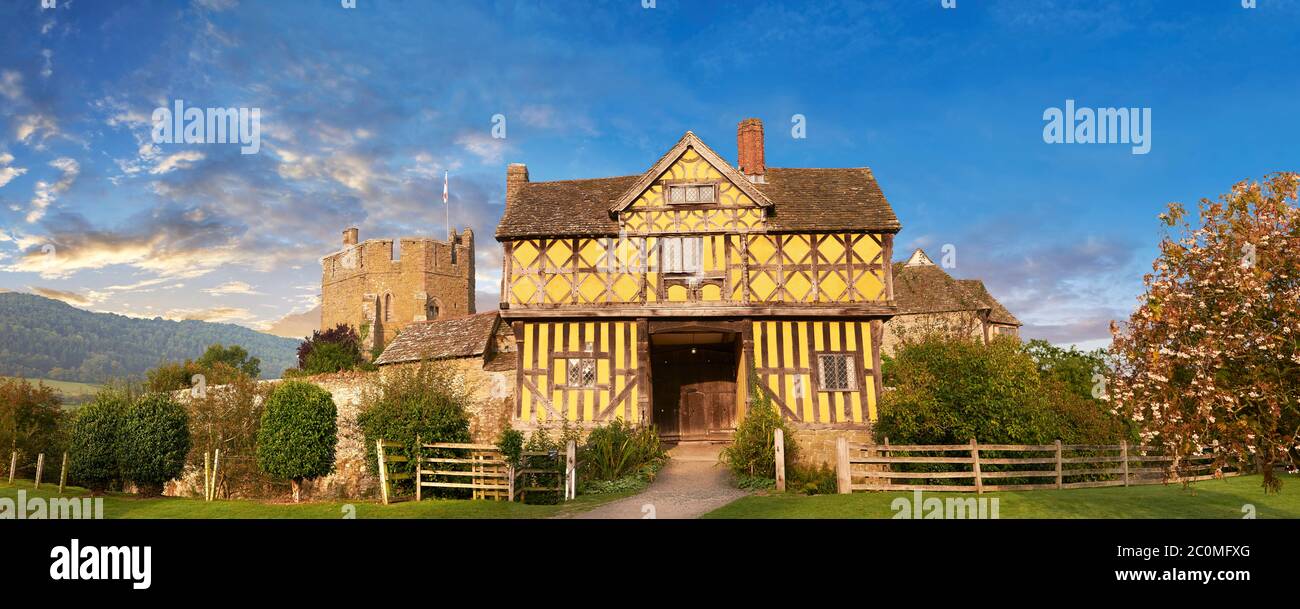 Half timbered gate house hi-res stock photography and images - Alamy