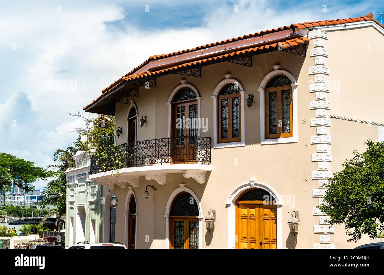 Spanish colonial house hi-res stock photography and images - Alamy