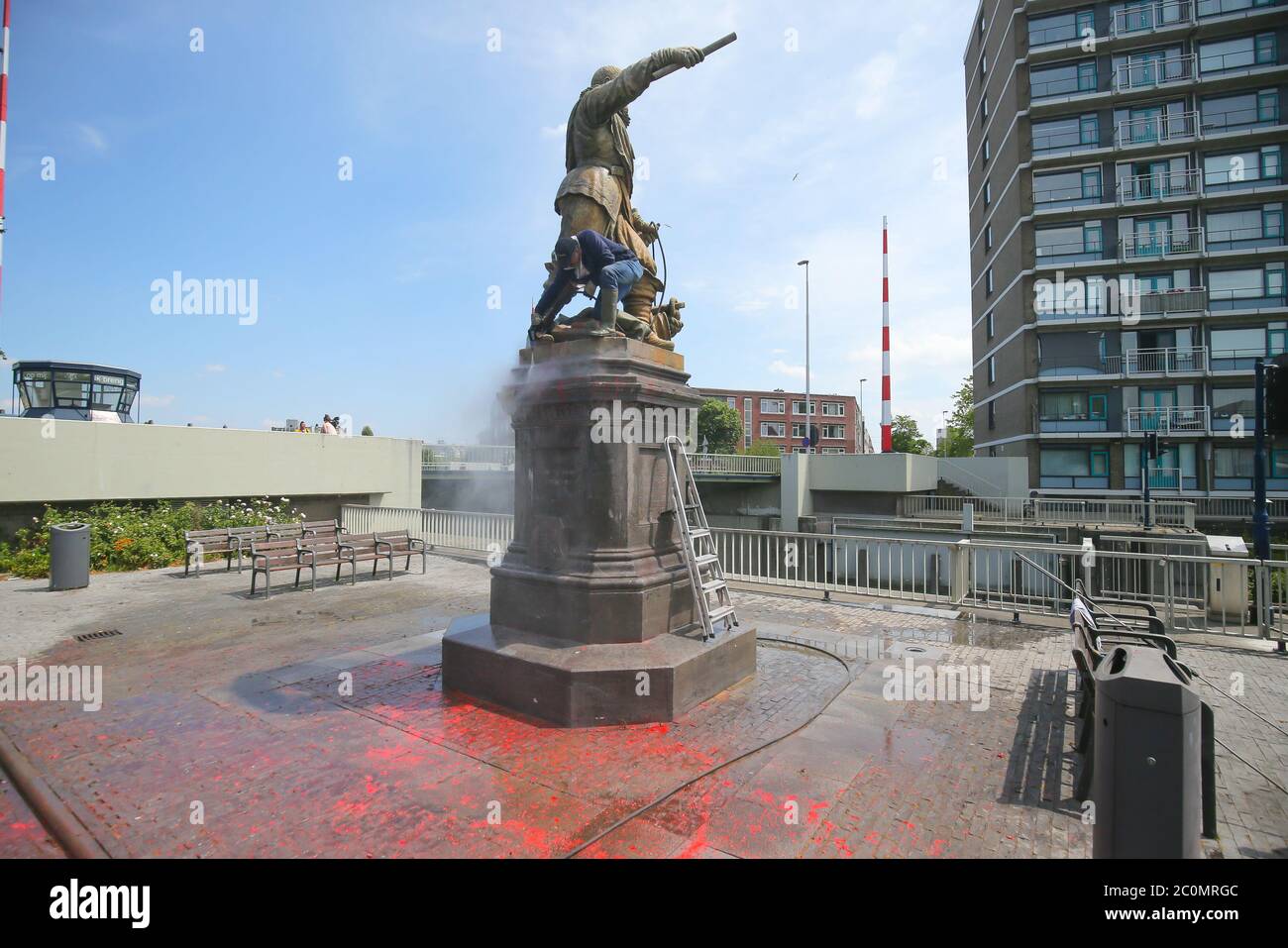 ROTTERDAM, 12-06-2020, Het Standbeeld van Piet Hein in Rotterdam ...