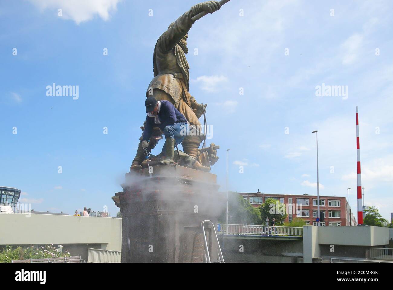 ROTTERDAM, 12-06-2020, Het Standbeeld van Piet Hein in Rotterdam ...