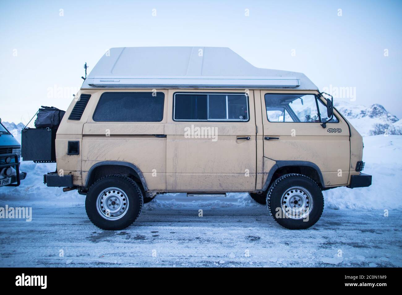 16 syncro hi-res stock photography and images - Alamy