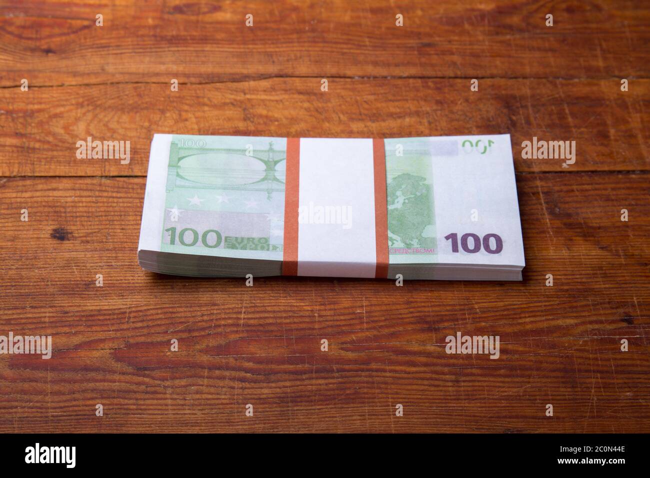 100 hundred euro banknotes hi-res stock photography and images - Alamy