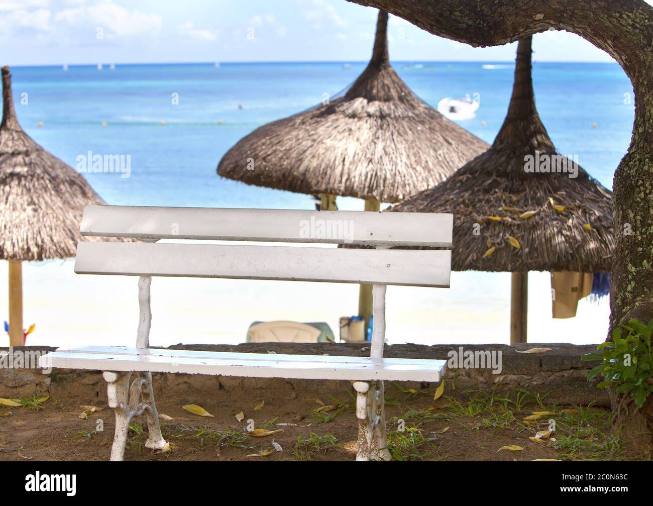 Straw bench hi-res stock photography and images - Alamy