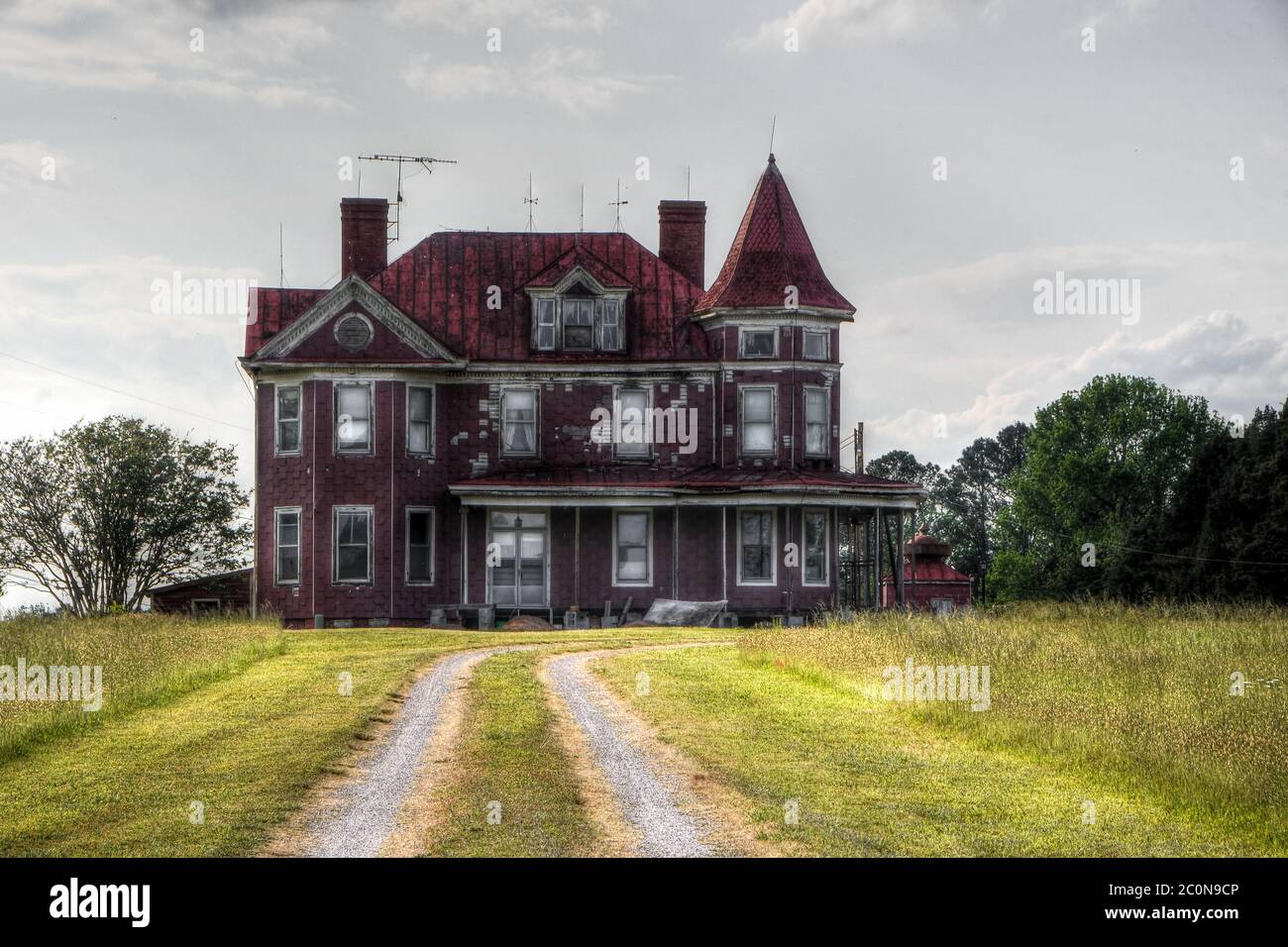 Driveway abandoned house hi-res stock photography and images - Alamy