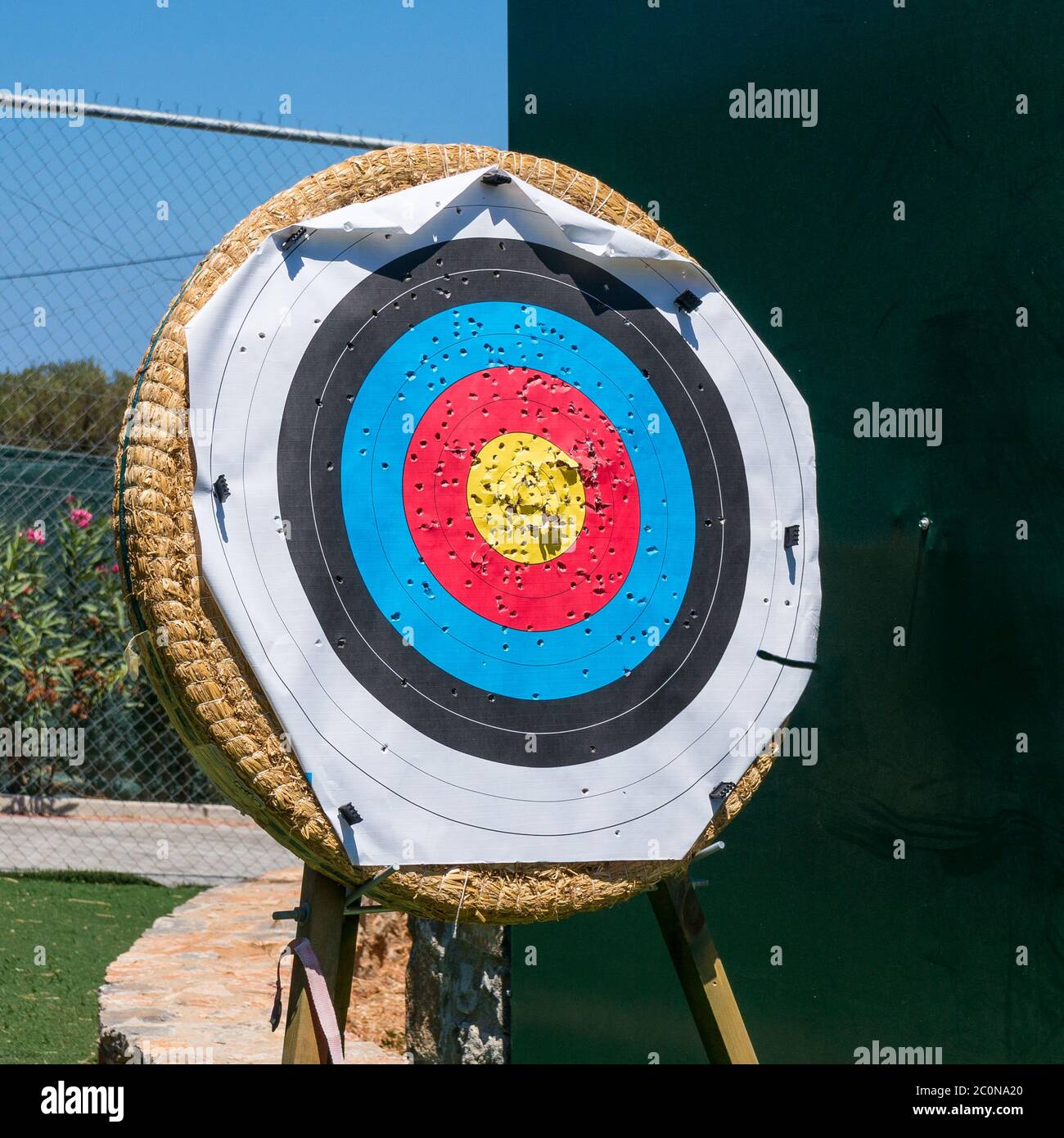 Archery shooting target Stock Photo - Alamy