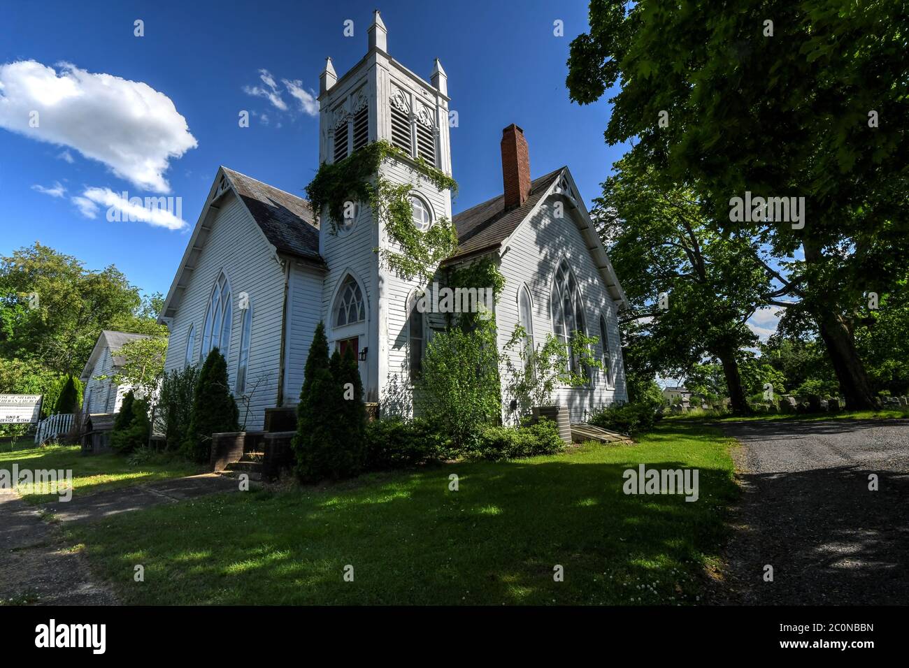 Old church exterior hi-res stock photography and images - Alamy