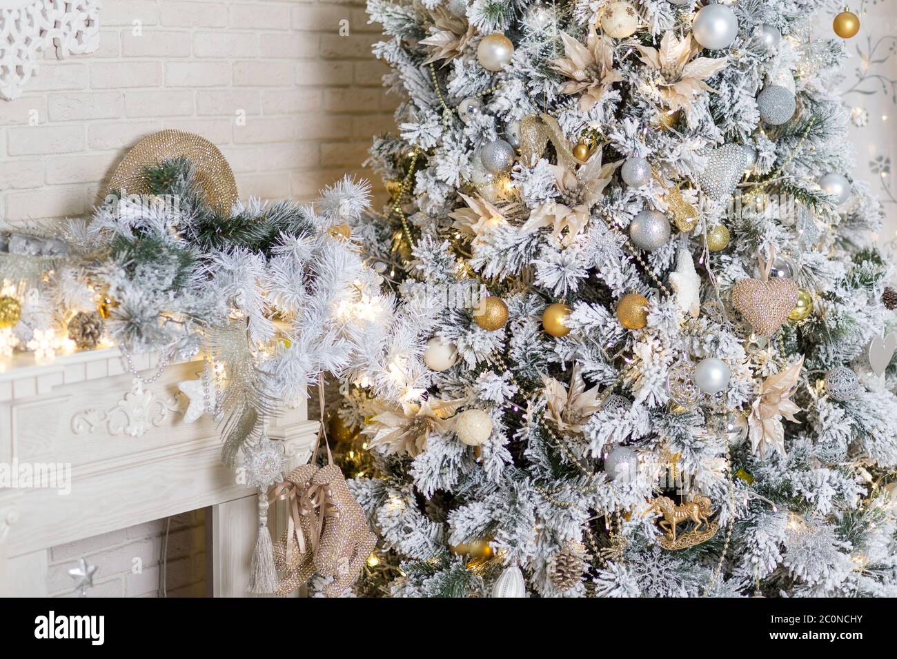 Brightly lit tree hi-res stock photography and images - Alamy
