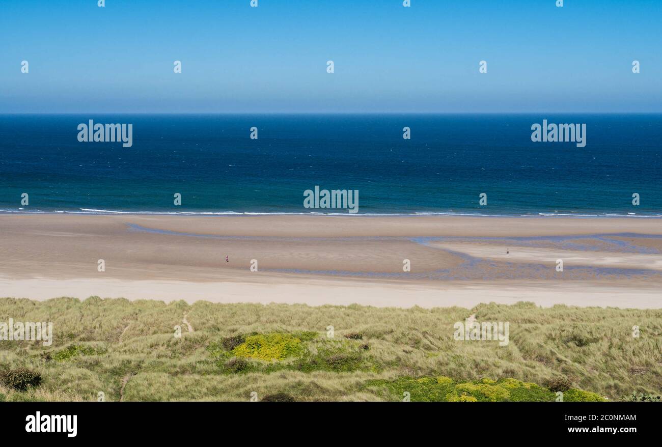 Perfect symmetry sandy beach with blue sea and sky Stock Photo - Alamy