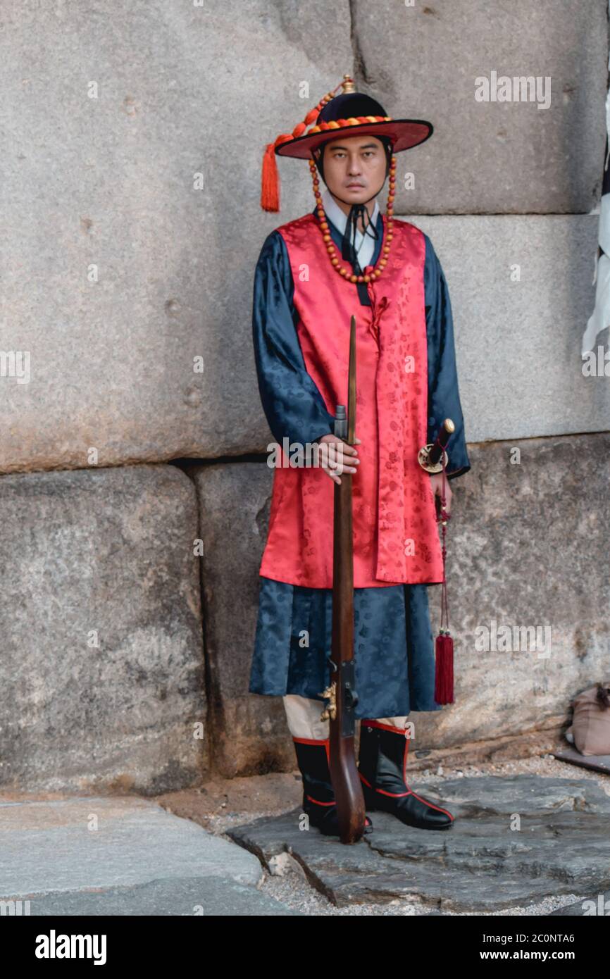 Traditional guard in with a gun a colourful uniform at the Namdaemun ...