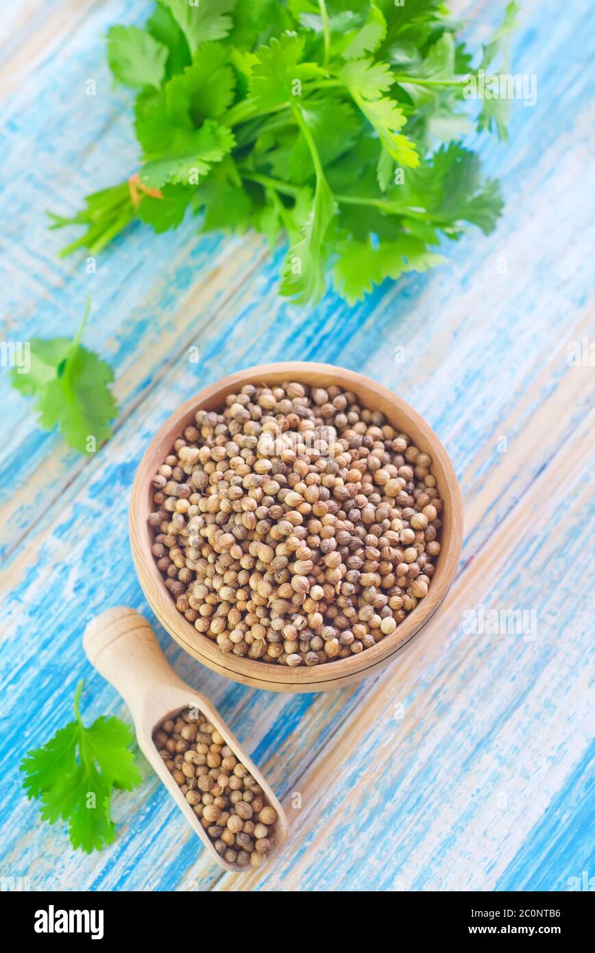 Coriander powder chopping board hi-res stock photography and images - Alamy