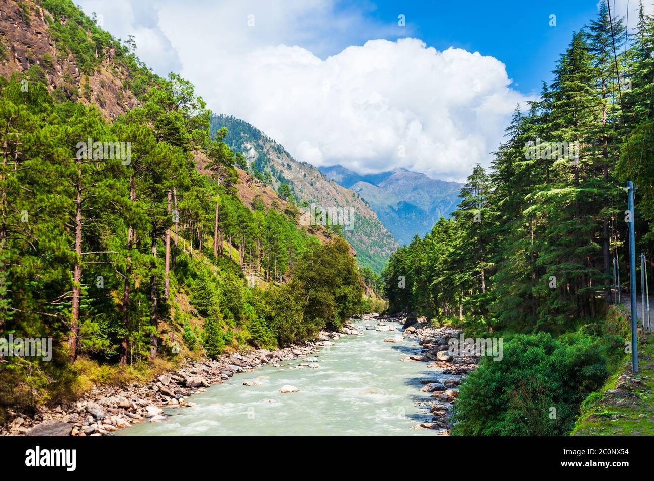 Himalaya mountains and Parvati river landscape in Parvati valley ...