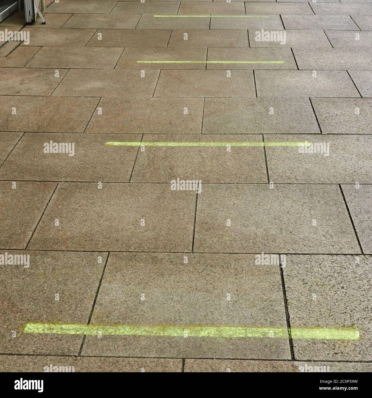 Queue caution sign hi-res stock photography and images - Alamy