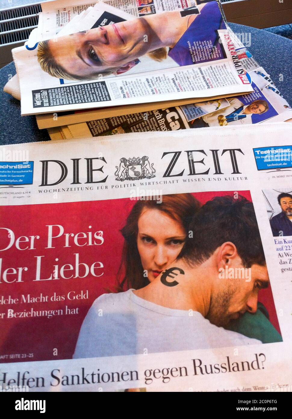 German newspaper die zeit zeit hi-res stock photography and images - Alamy