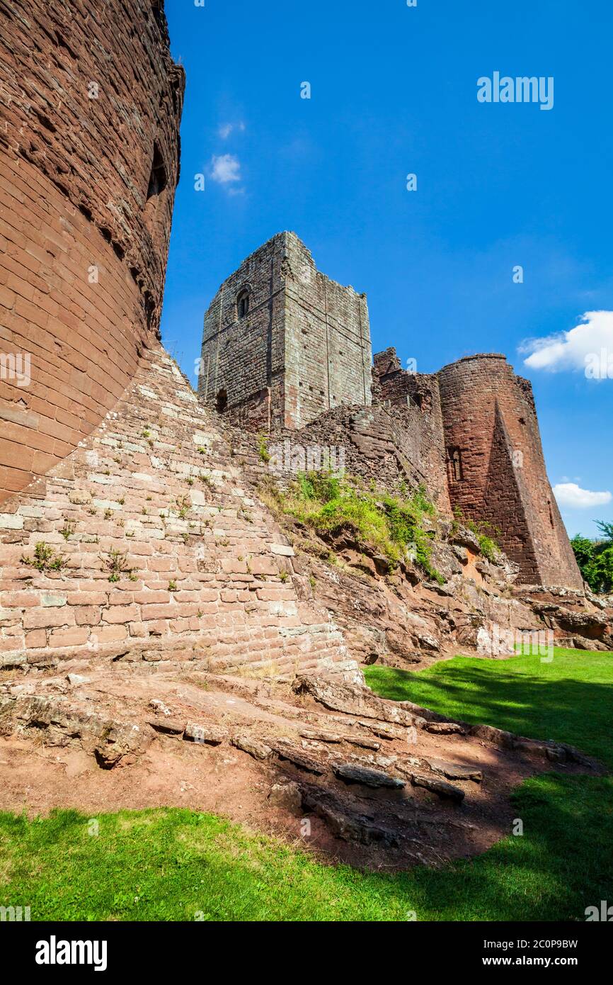 Goodrich castle ruins hi-res stock photography and images - Alamy