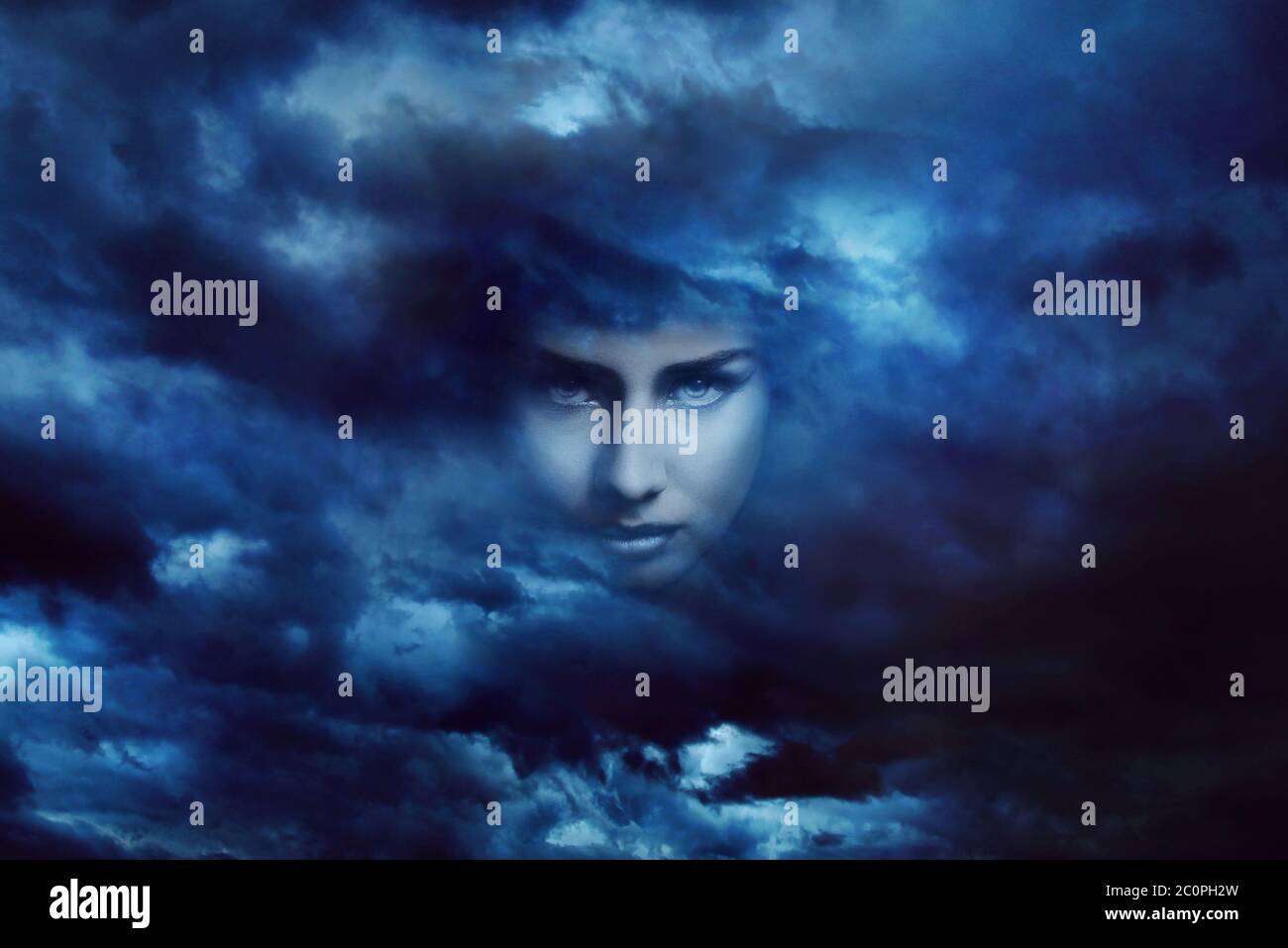 Dramatic lighting face hi-res stock photography and images - Alamy