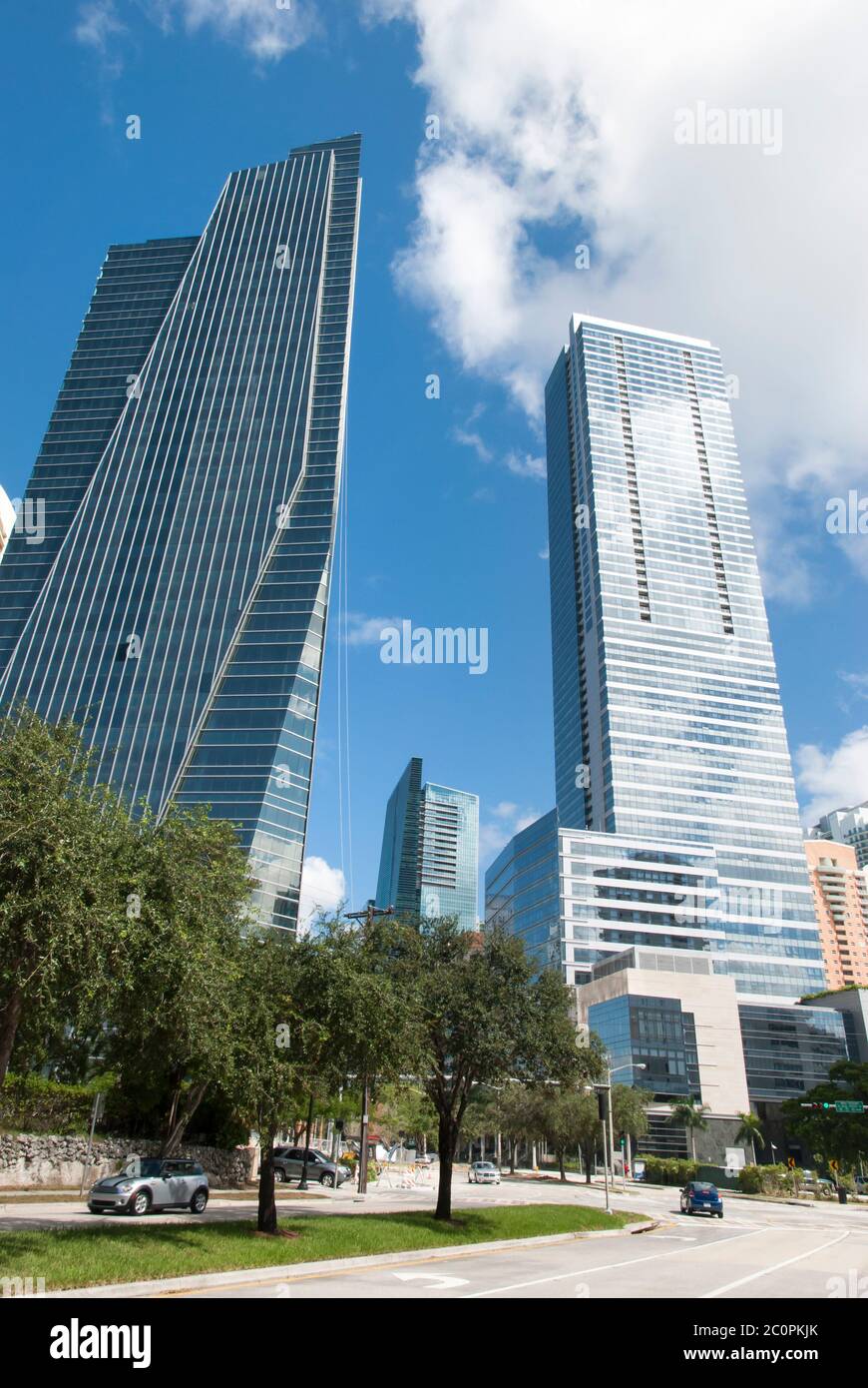 Light traffic in Brickell Avenue, the business district in Miami ...