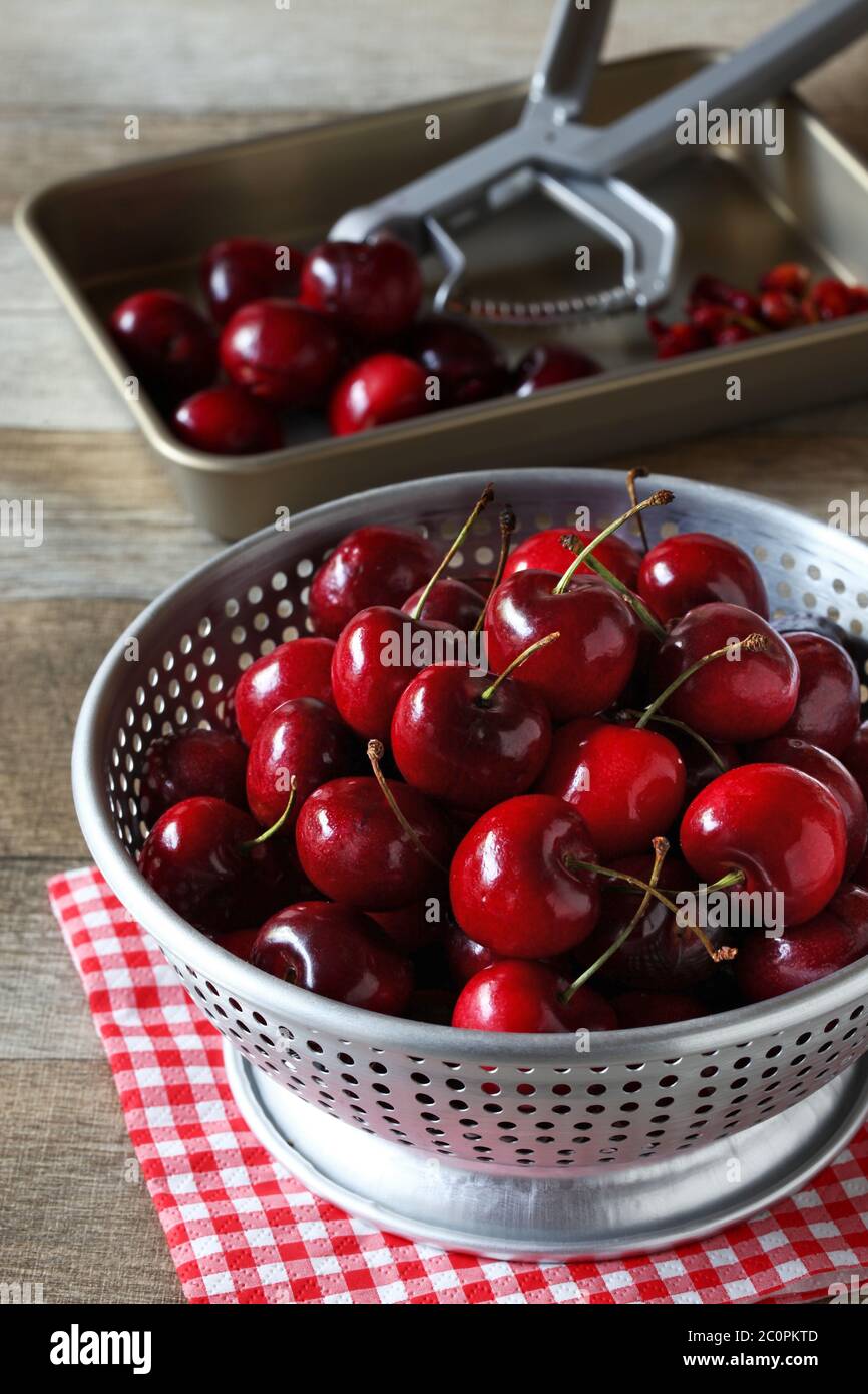 Removing a pit hi-res stock photography and images - Alamy