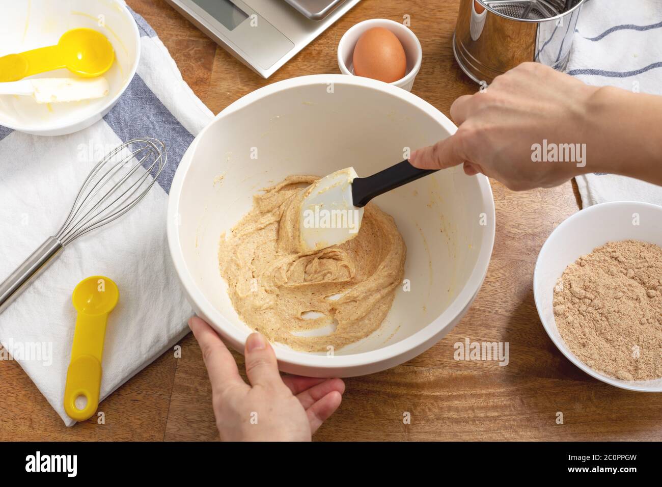 Mixing ingredients in bowl hi-res stock photography and images - Alamy