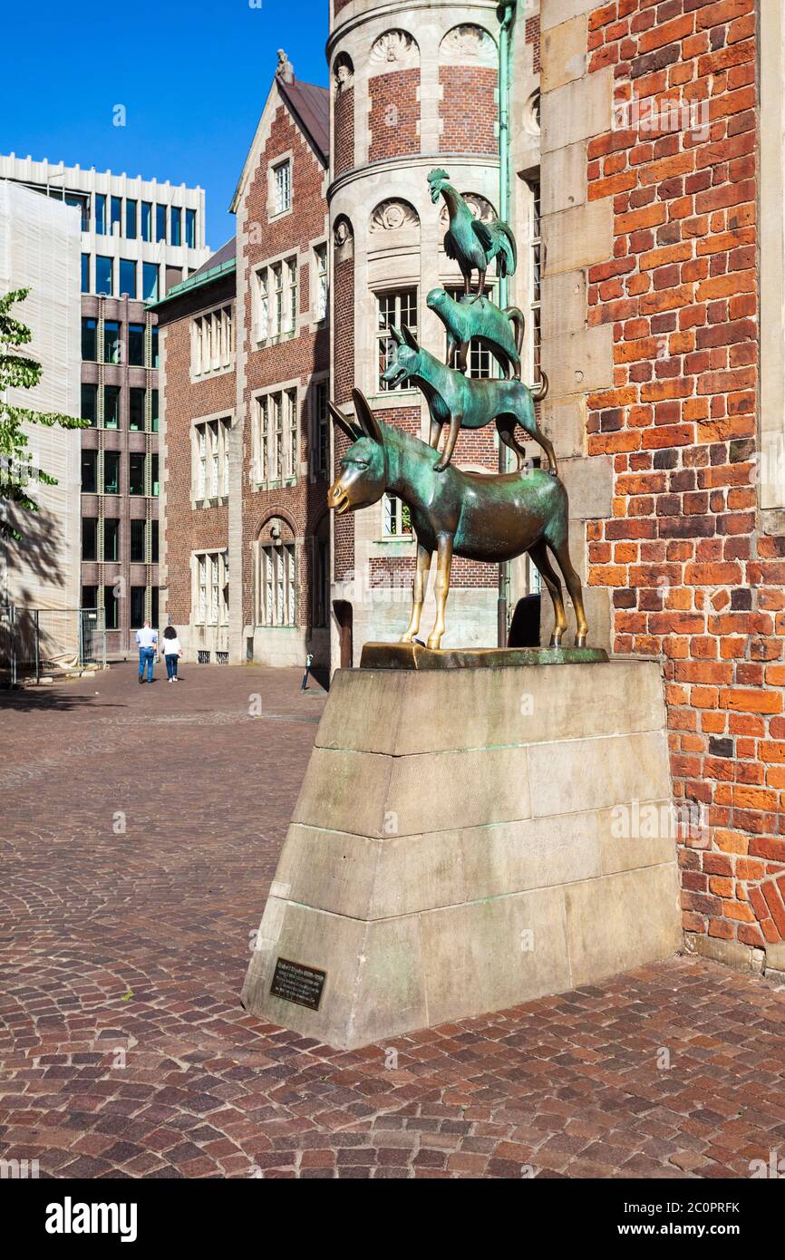 Germany sculpture animals in town hi-res stock photography and images ...