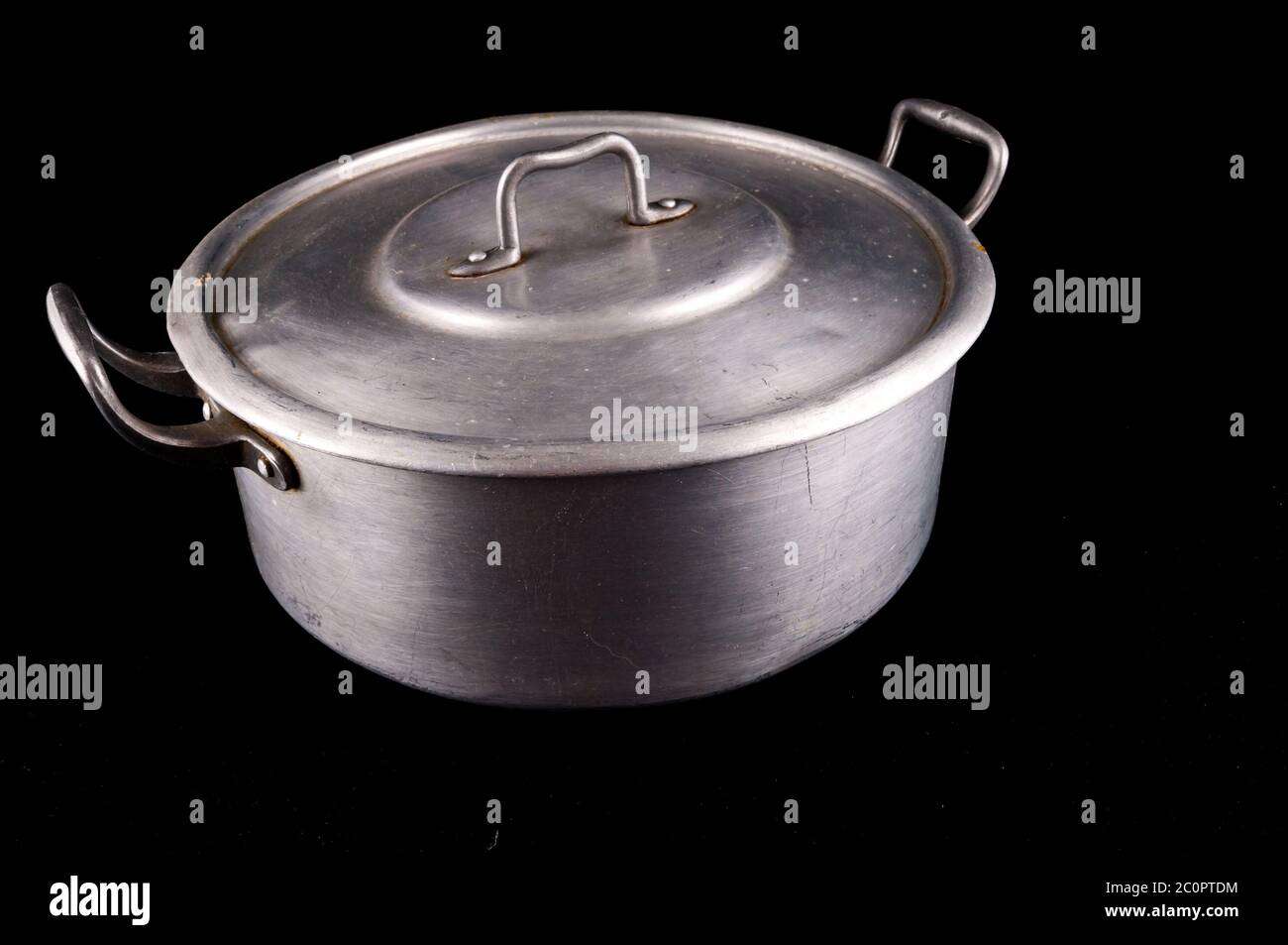 Aluminium pot cooking hi-res stock photography and images - Alamy