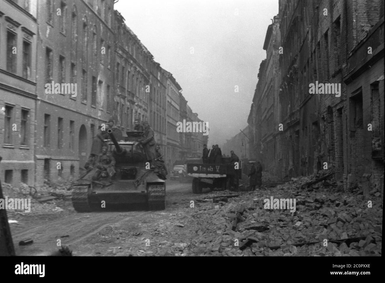 Berlin 1945 hi-res stock photography and images - Alamy
