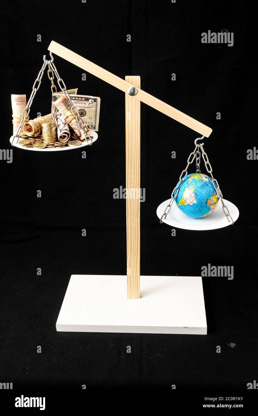 Two pan balance hi-res stock photography and images - Alamy
